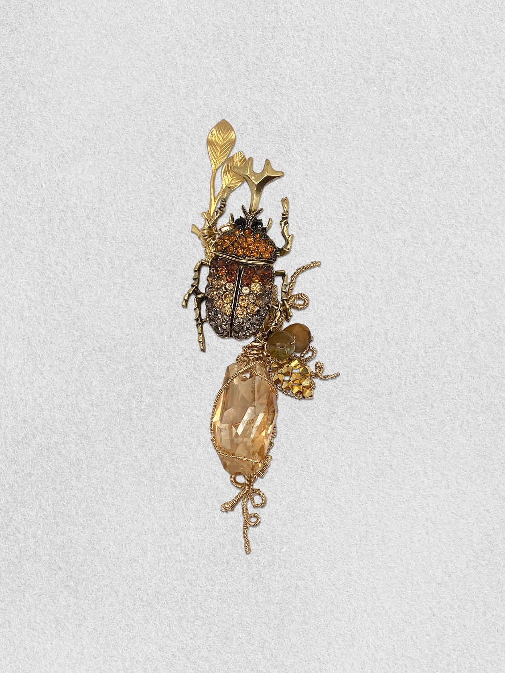Men's Lapel Pin - Beetle and the Golden Nectar – Mindy Lam Jewelry